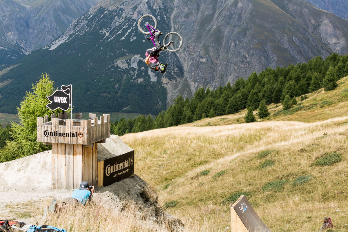 Suzuki Nine Nights: Monster Showdown Pilgrim vs Testa | Bike Hub